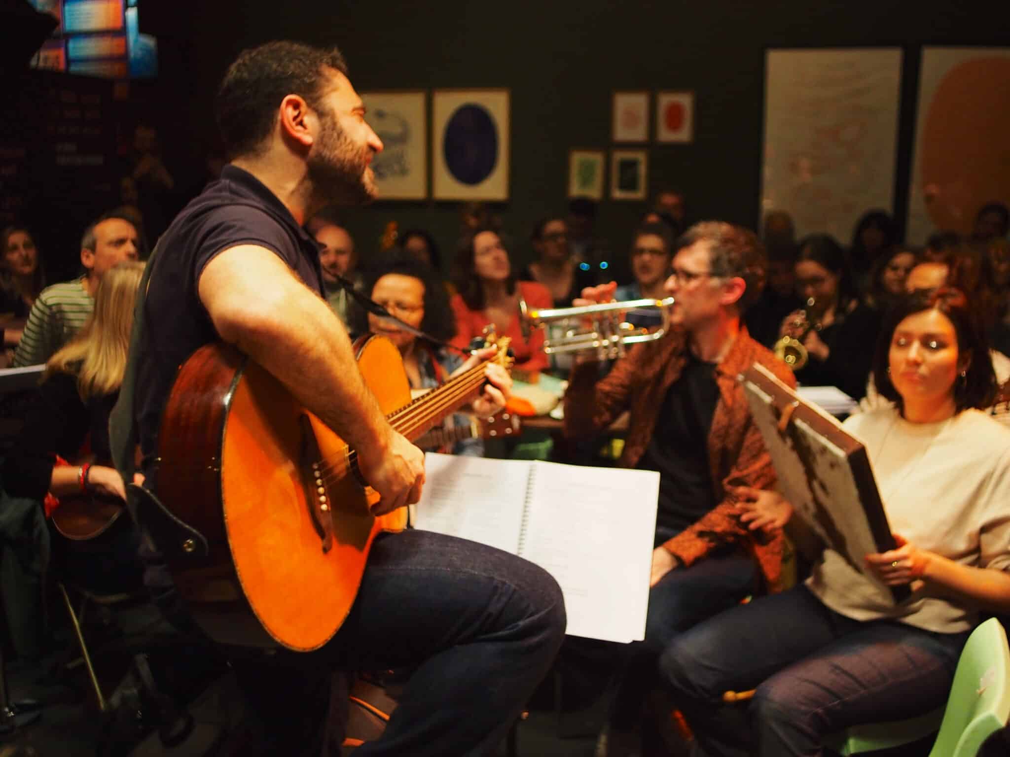 Boeuf musical participatif - Jouer, chanter et célébrer ensemble ...